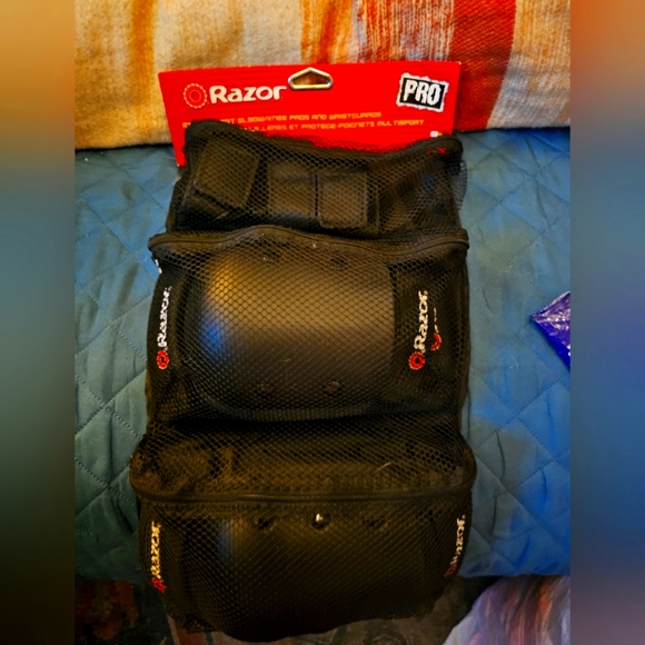 Razor | Accessories | Razor Multisport Elbowknee Pads And Wrist Guards ...